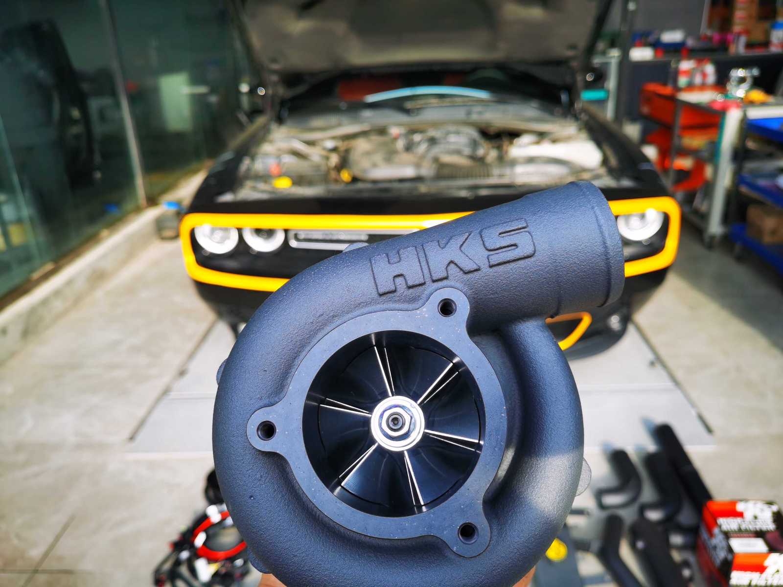 挑战者3.6美系肌肉车邂逅日本HKS机械增压-搜狐大视野-搜狐新闻