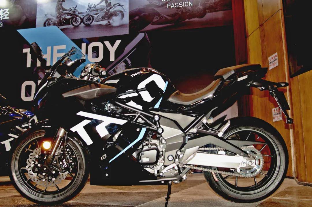 15980起滑动离合，电子快排，台荣发布双缸250仿赛GP1，开拓者400_搜狐汽车_搜狐网