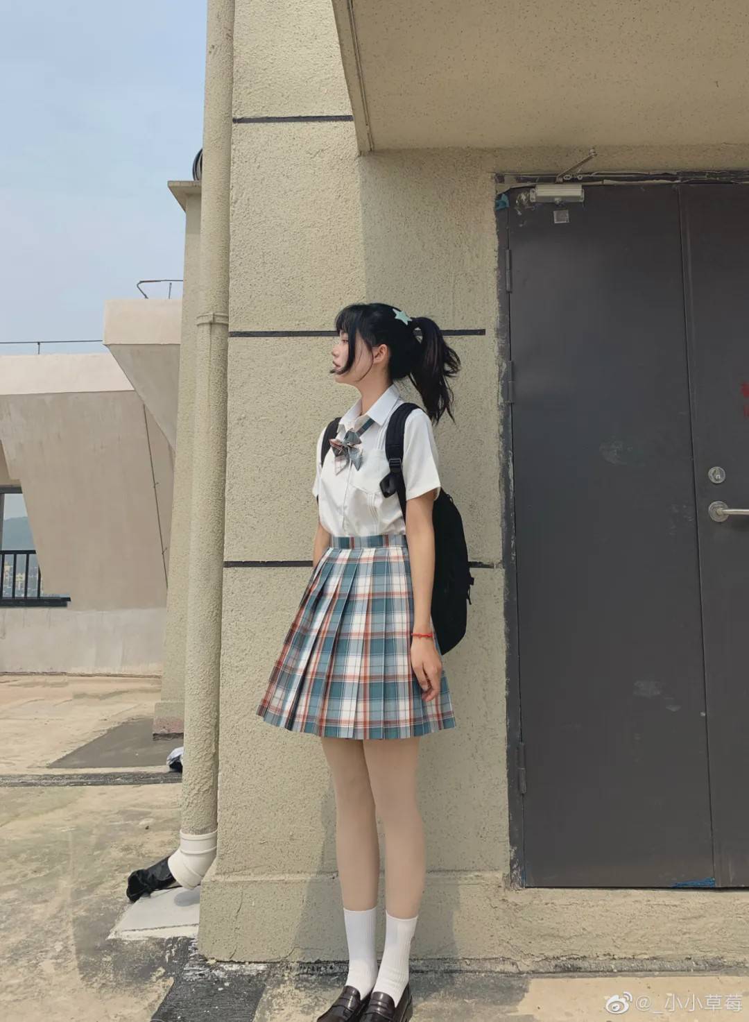 15岁女生穿黑色jk服装高清