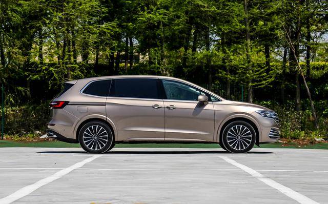 30万价位的MPV，谁才是真正的王者？别克GL8面对面PK大众威然_搜狐汽车_搜狐网