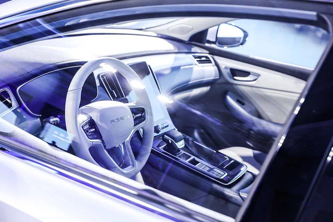 科技兑现想象 综合续航620km 荣威R ER6售16.28万元起_搜狐汽车_搜狐网