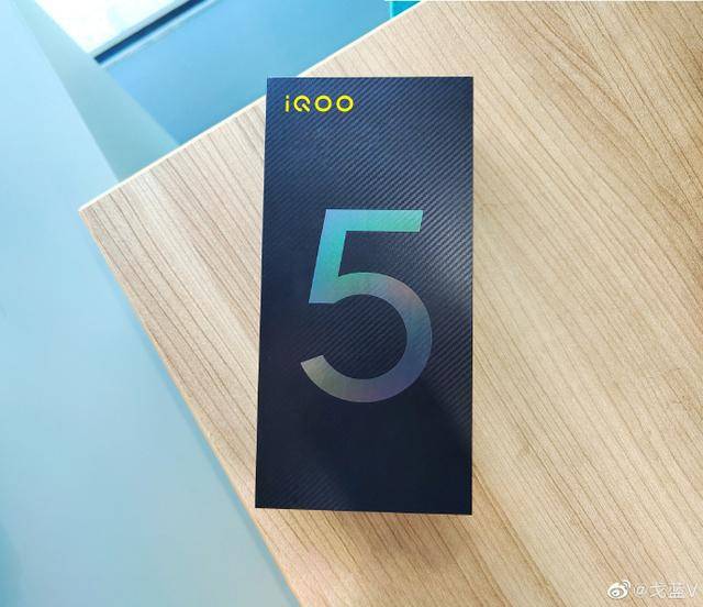 iQOO5系列外观、配置参数亮点全曝光 冯宇飞：要做最懂酷客的品牌_搜狐汽车_搜狐网