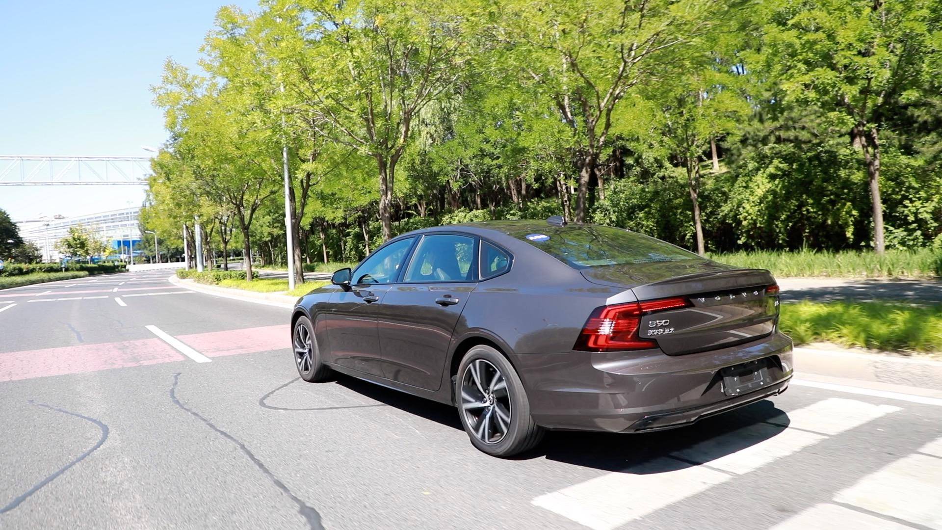 试驾全新沃尔沃S90：48V轻混加持下，开起来到底有何不同？_搜狐汽车_搜狐网