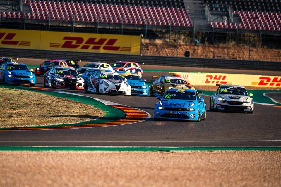 逆境突破 捍卫双榜 领克2020WTCR西班牙站斩获一冠三亚一季_搜狐汽车_搜狐网