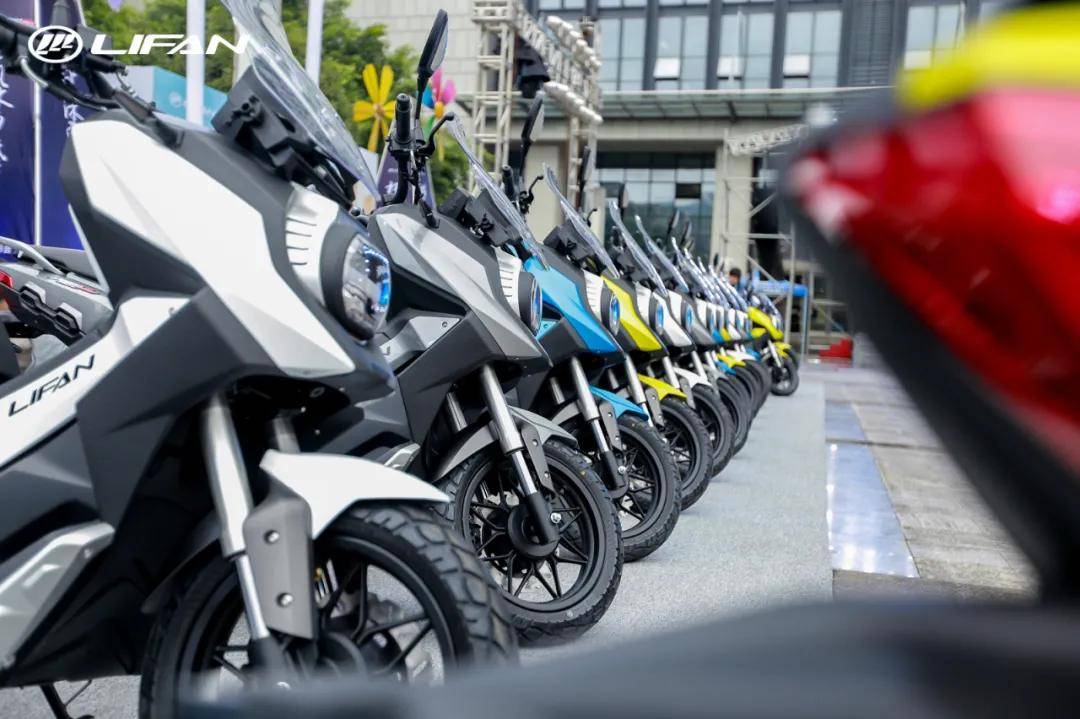 重磅车型:力帆kpv150跨界踏板 国内首款量产adv踏板实车到店,热度不减 搜狐大视野 搜狐新闻