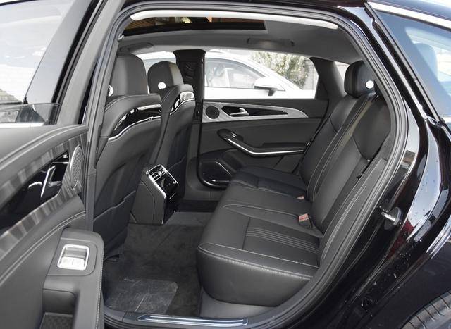 国产骄傲PK德系豪华，红旗H9和奥迪A6L，你会怎么选？_搜狐汽车_搜狐网