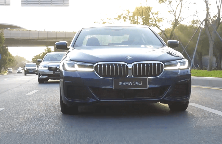 蔚来ET7 PK 宝马5系！国产新势力要对BBA“弯道超车”了？_搜狐汽车_搜狐网