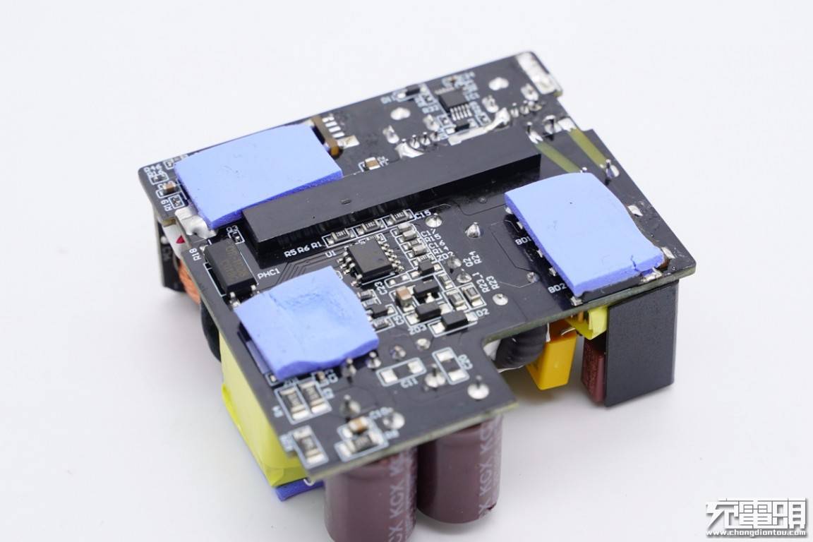 公牛65W 2A1C氮化镓充电器拆解，采用智融SW3510降压协议芯片-搜狐大视野-搜狐新闻