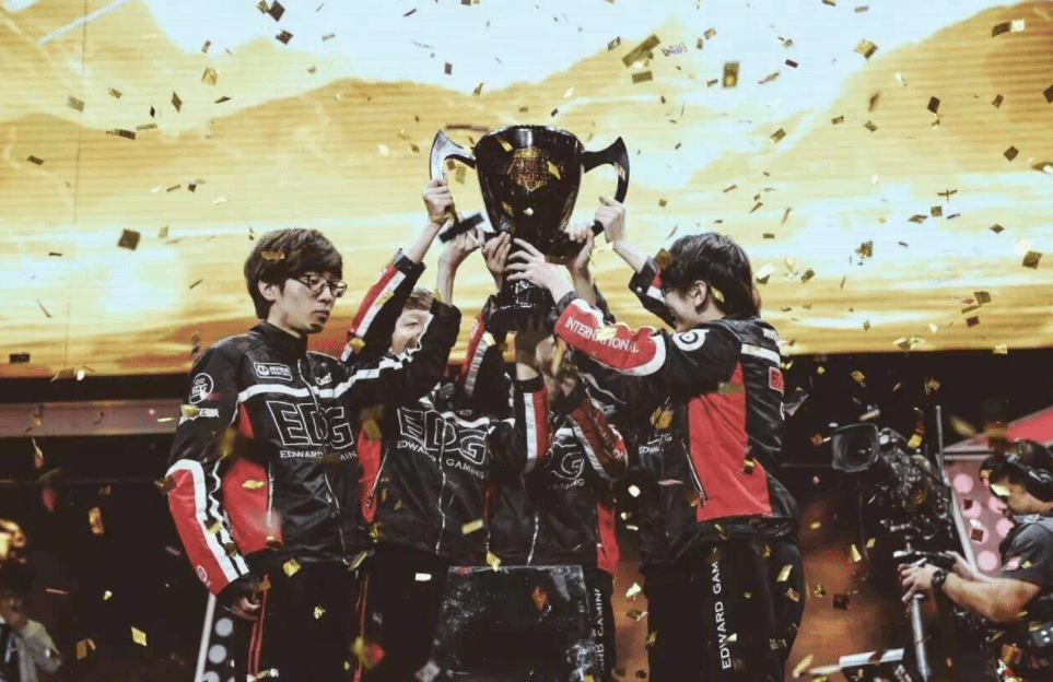 英雄联盟：skt缔造LCK王朝，细数LPL发展，只有一支队伍能媲美skt_lpl