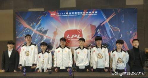 LPL最自强战队！没有赞助商，赢了RNG后现场一个观众都没有_队伍