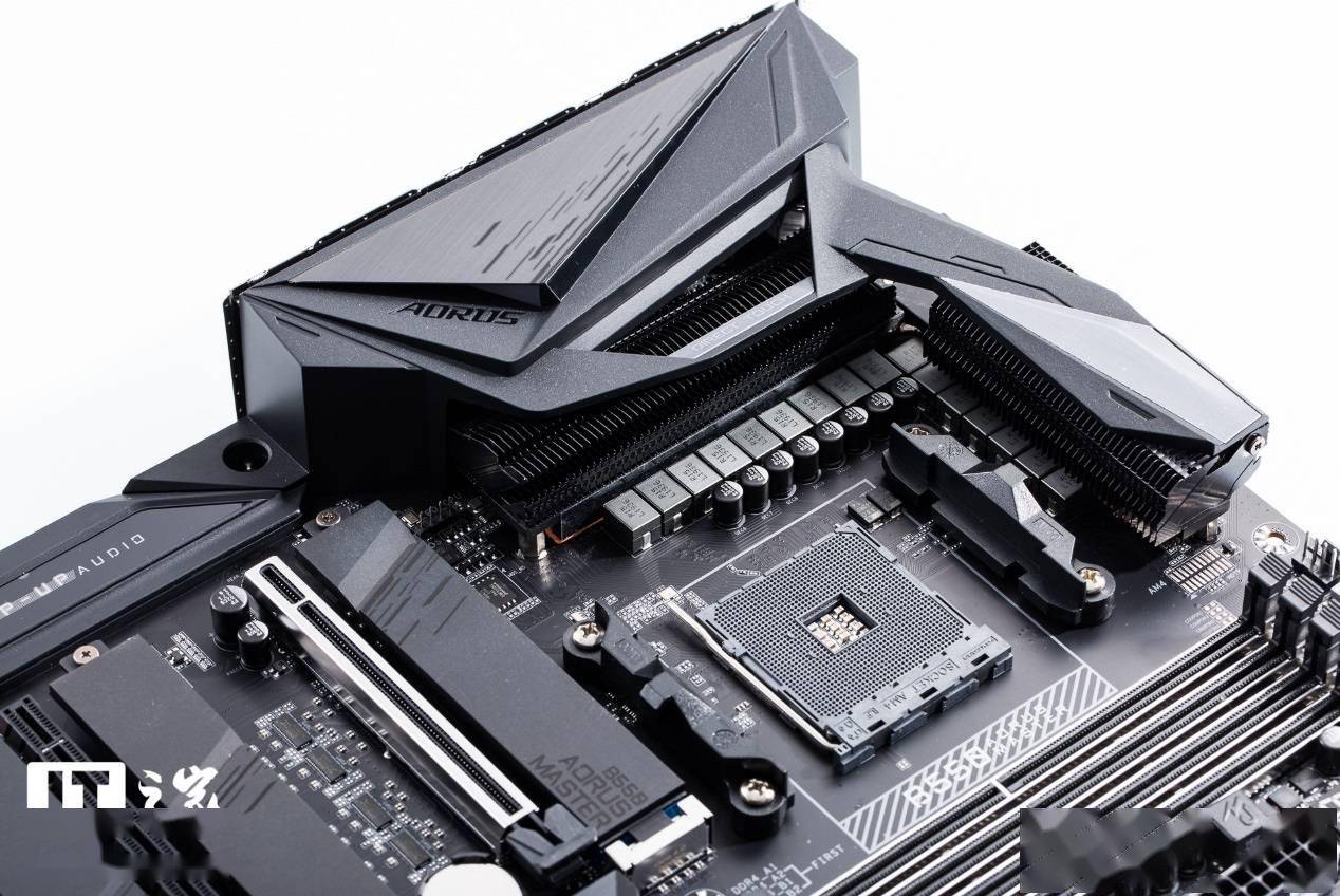 【IT之家评测室】技嘉超级雕 B550 AORUS MASTER 主板评测_接口
