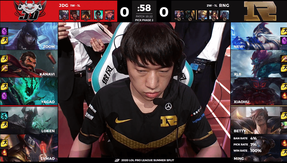 超长暂停改变团战走向，RNG全队三军用命，让一追二豪气获胜_卡莉斯塔