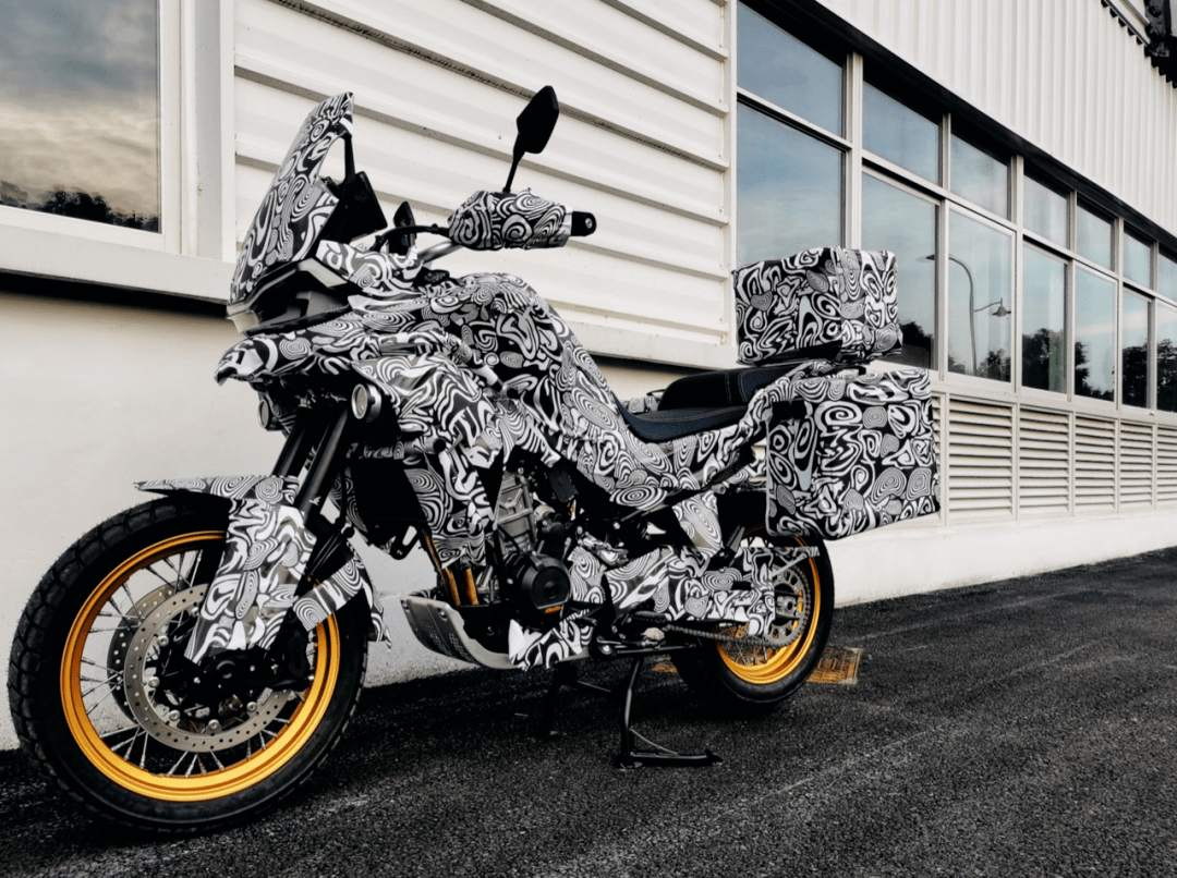 春风800排量ADV谍照曝光，将采用KTM发动机或配备弯道ABS_搜狐汽车_搜狐网