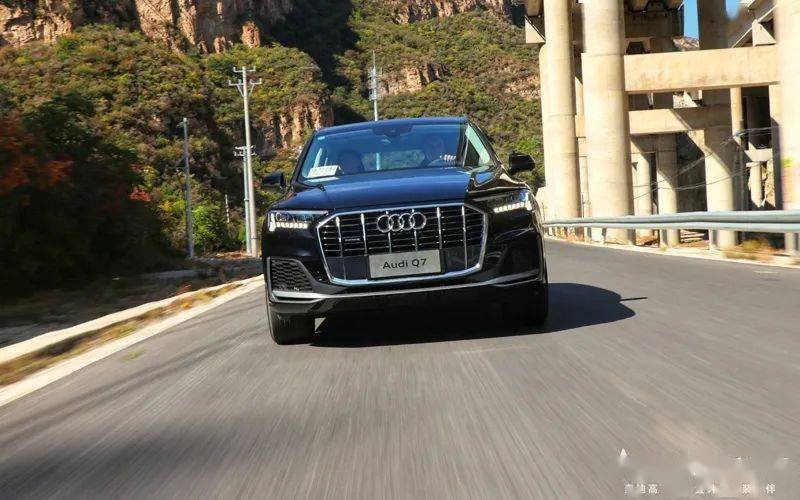 试驾奥迪Q7：为年轻而生的百万级豪华SUV_搜狐汽车_搜狐网