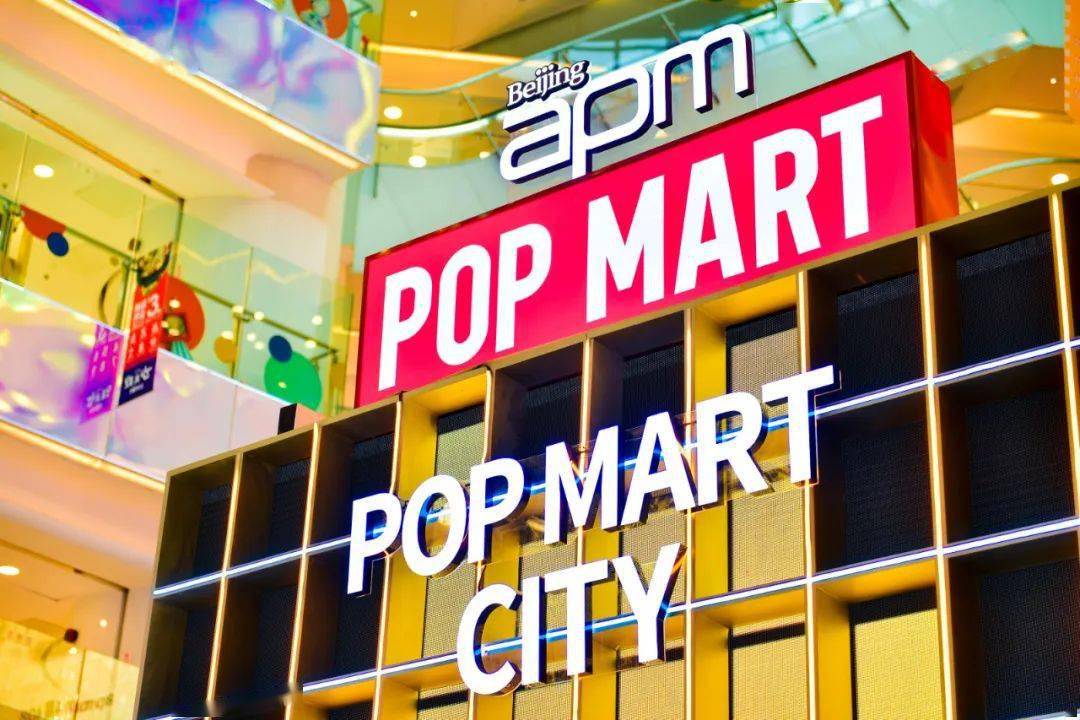 绝了！今年商场的冬季美陈，美到裂开_装置