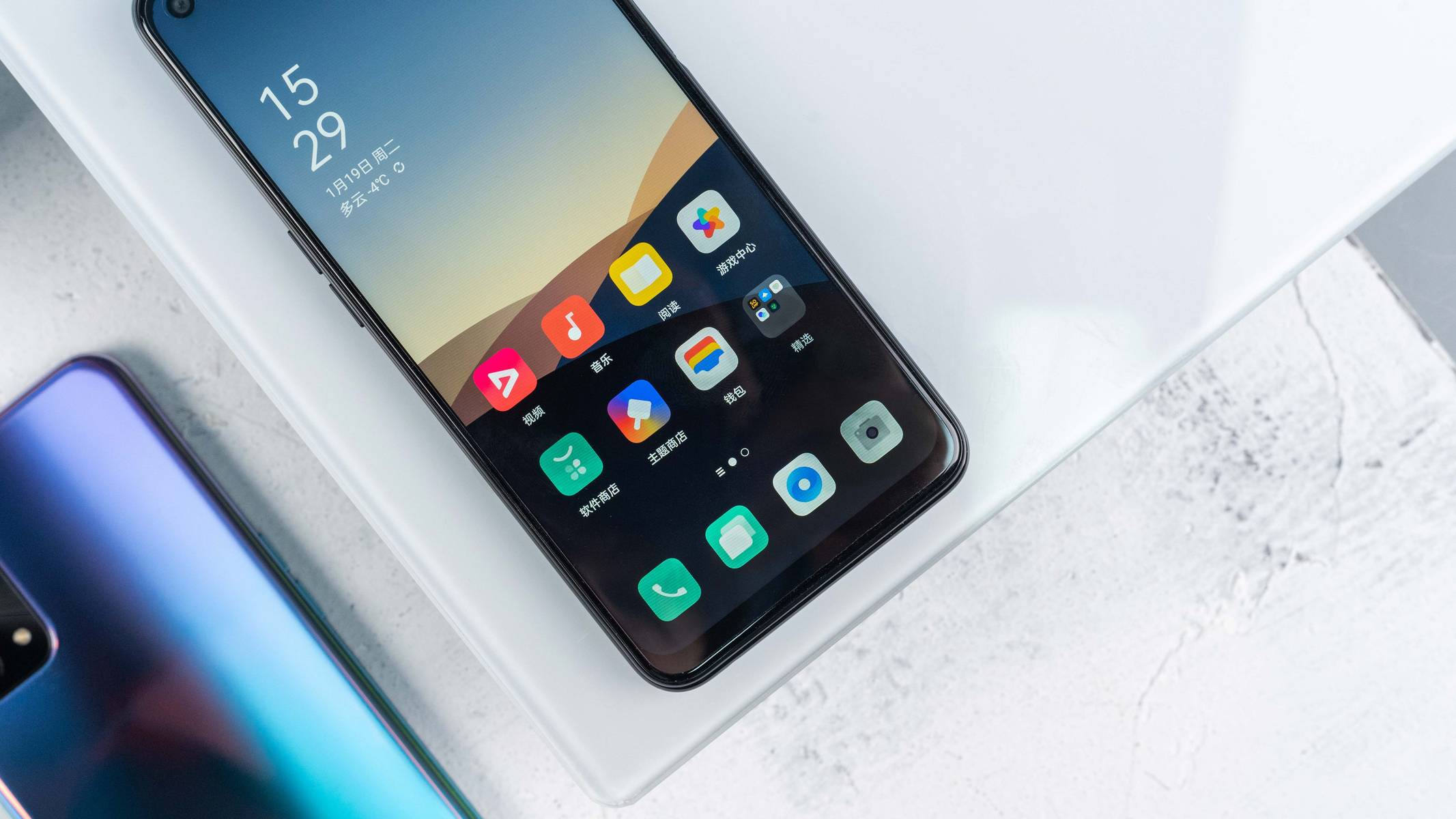 OPPO A93真机图赏：硬核实力 轻薄全能-搜狐大视野-搜狐新闻