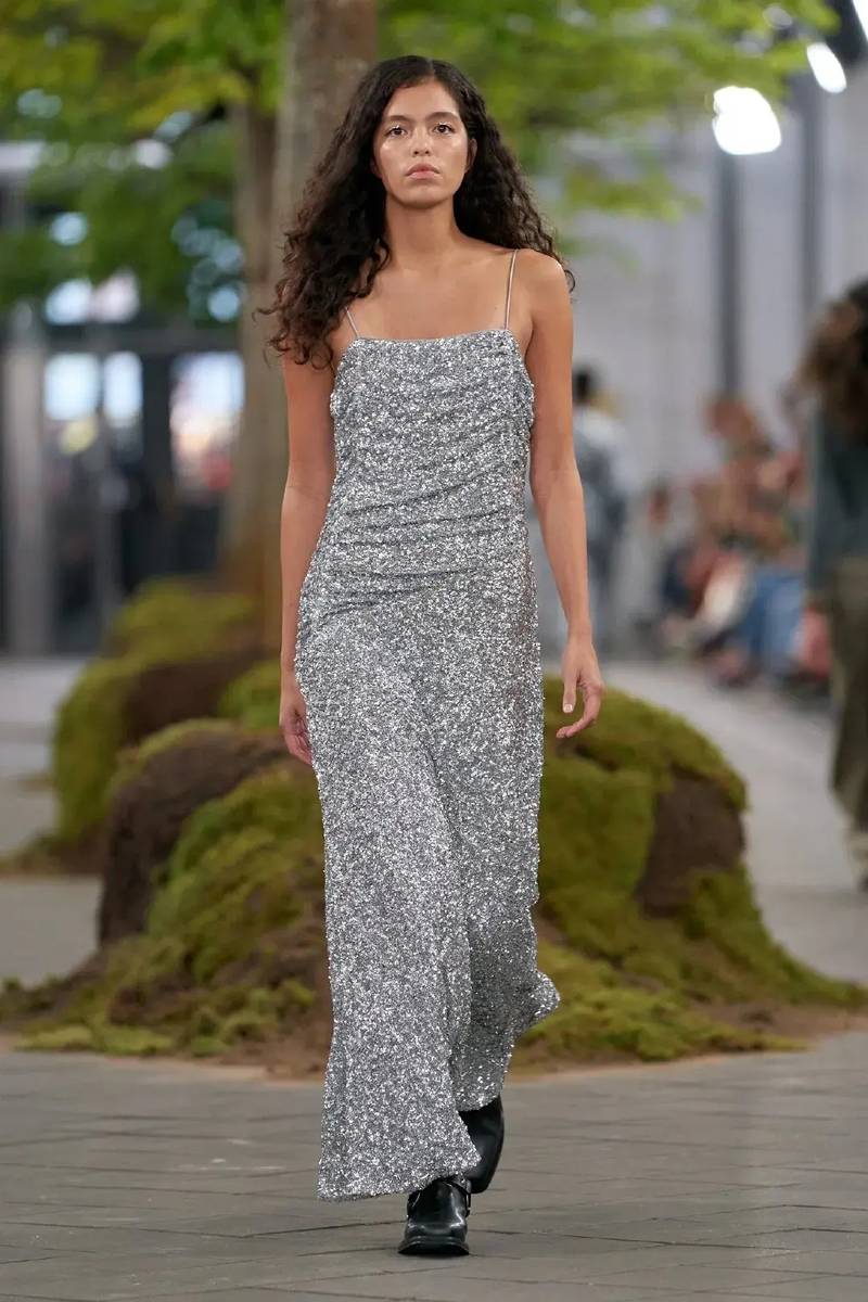 Ganni 2024春夏系列时装秀-搜狐大视野-搜狐新闻