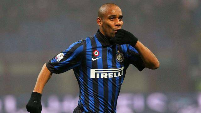 21世纪足坛右后卫金字塔排名：麦孔仅3档，拉姆2档，1档跑不死_卡福