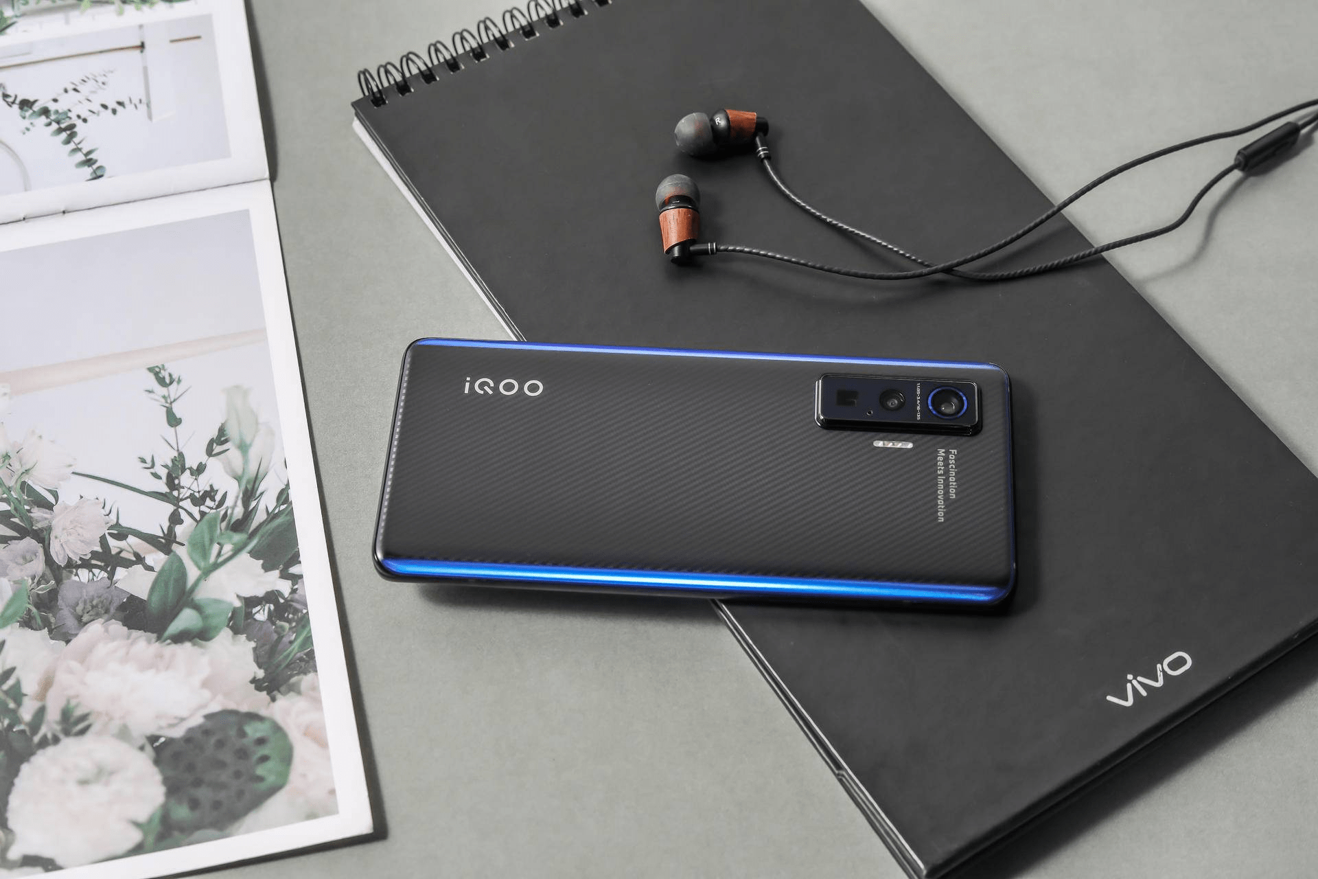 120W 超快闪充，状态迅速拉满！iQOO 5 Pro超给力_续航