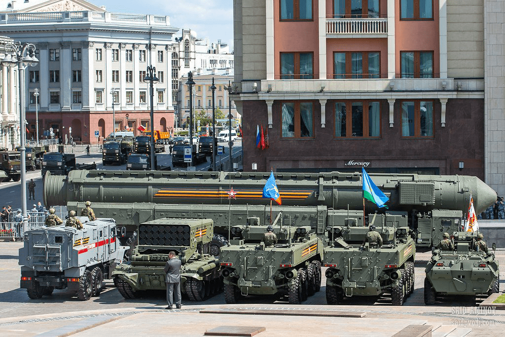 俄的RS-24洲际导弹有多强，难怪西方各国都不敢轻易惹它！-搜狐大视野-搜狐新闻