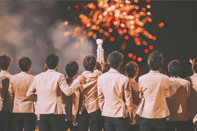 R1SE人气差距已经拉开，成员纷纷出圈涨粉，唯有他原地踏步-搜狐大视野-搜狐新闻