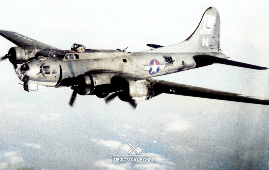 B-17轰炸机究竟有多扛揍？发动机打爆，翅膀打烂，还能安全返航_美国空军