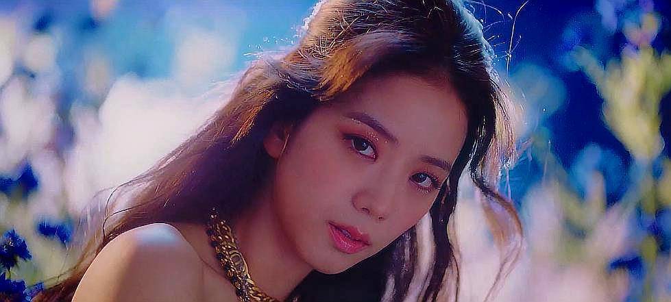 在粉墨的新歌MV中，jisoo都穿了什么衣服？还是Dior最宠她！_品牌