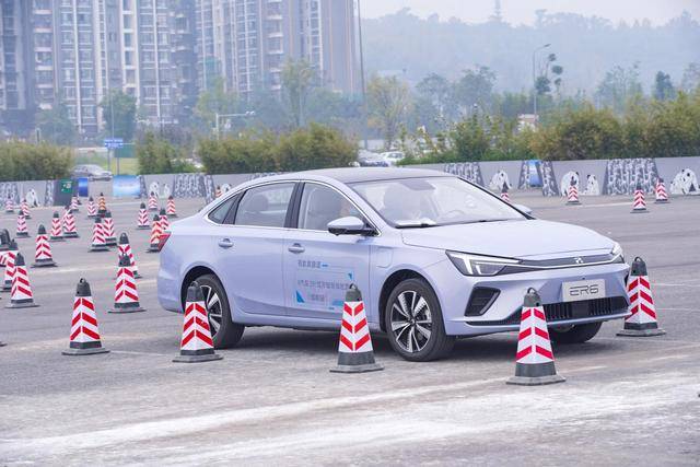 比特斯拉还香，综合续航620KM，动态试驾上汽R汽车ER6_搜狐汽车_搜狐网