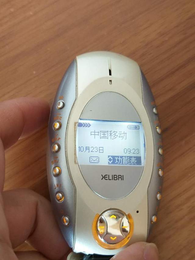 十六年前造型奇特的8款黑白手机，外观太前卫，销量惨淡收场_Xelibri