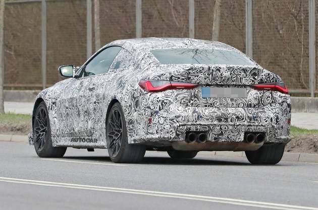 宝马M4 CSL谍照曝光！拥有极致的轻量化设计-搜狐大视野-搜狐新闻