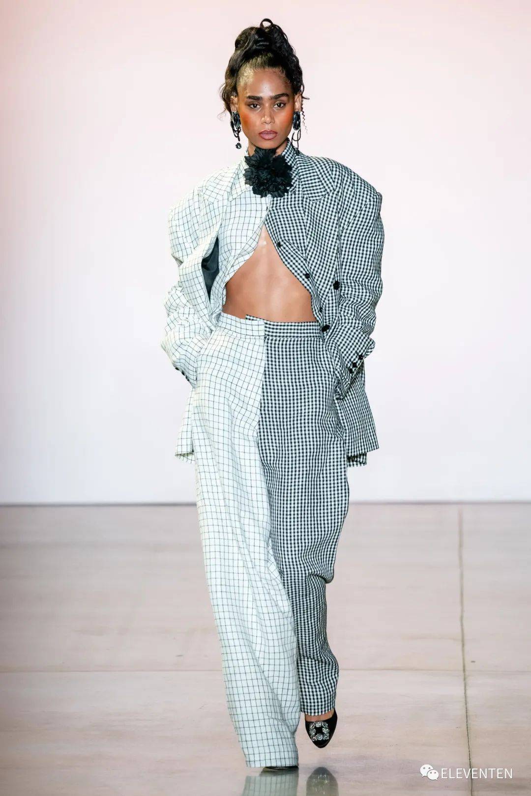 时尚界色彩鬼才Christopher John Rogers，他受宠于Rihanna和Cardi B_of