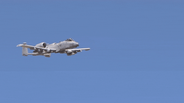 喷火的空中坦克：A-10攻击机_美国空军