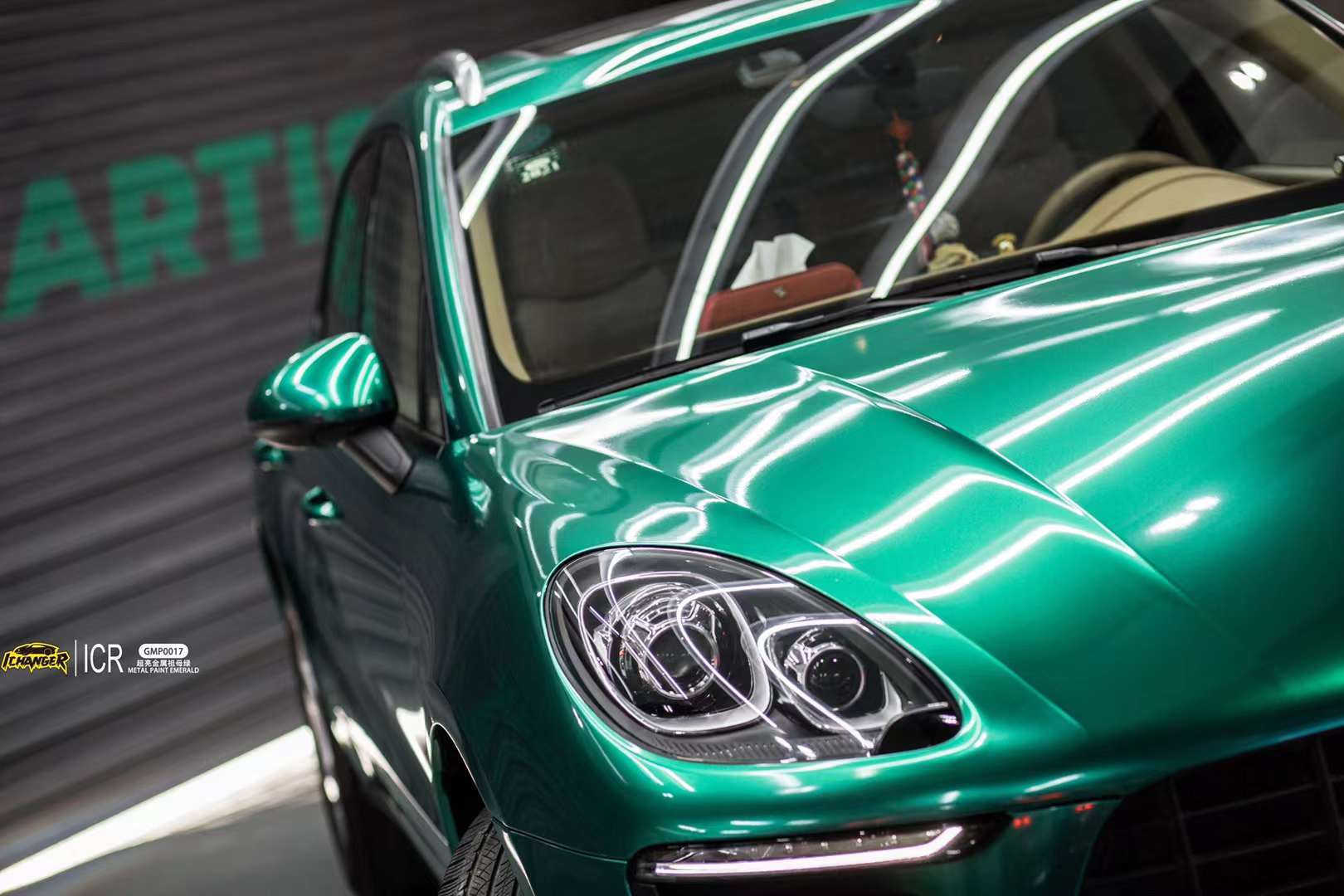 保时捷Macan贴Ichanger（ICR）改变者超亮金属祖母绿