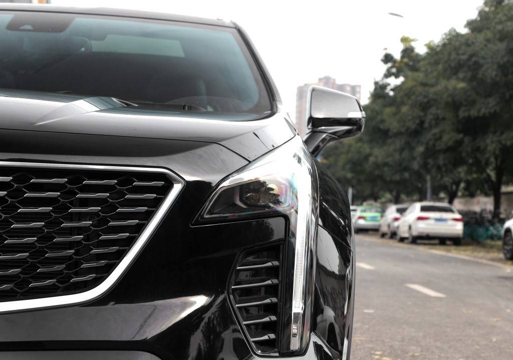 实拍凯迪拉克XT4，全系2.0T配9AT，价格厚道动力强，比Q3，X1实在_搜狐汽车_搜狐网