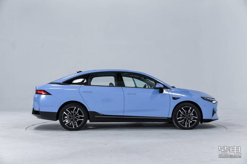 车上配冰箱、太阳能板……小鹏P5原来还藏着这些大招_搜狐汽车_搜狐网