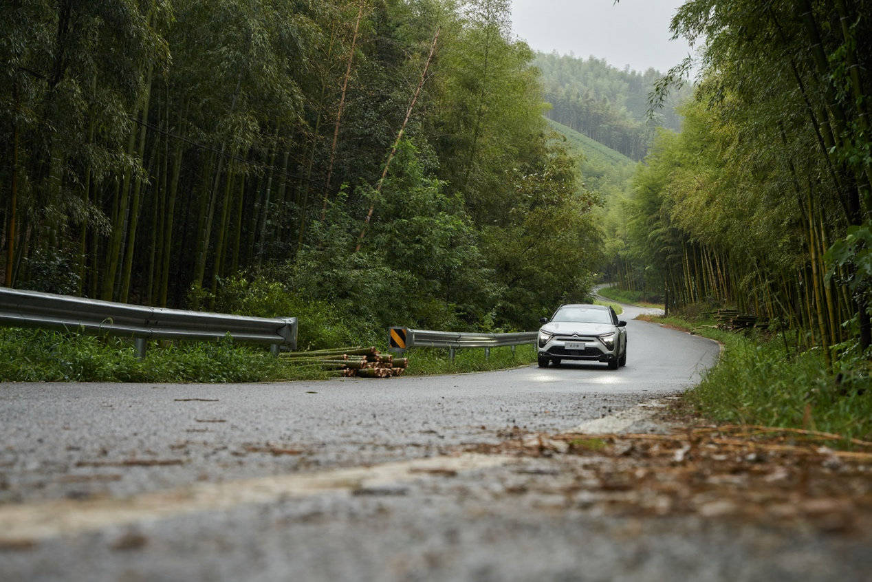 累计定单达12251台 凡尔赛C5 X首批交付车辆已在途_搜狐汽车_搜狐网