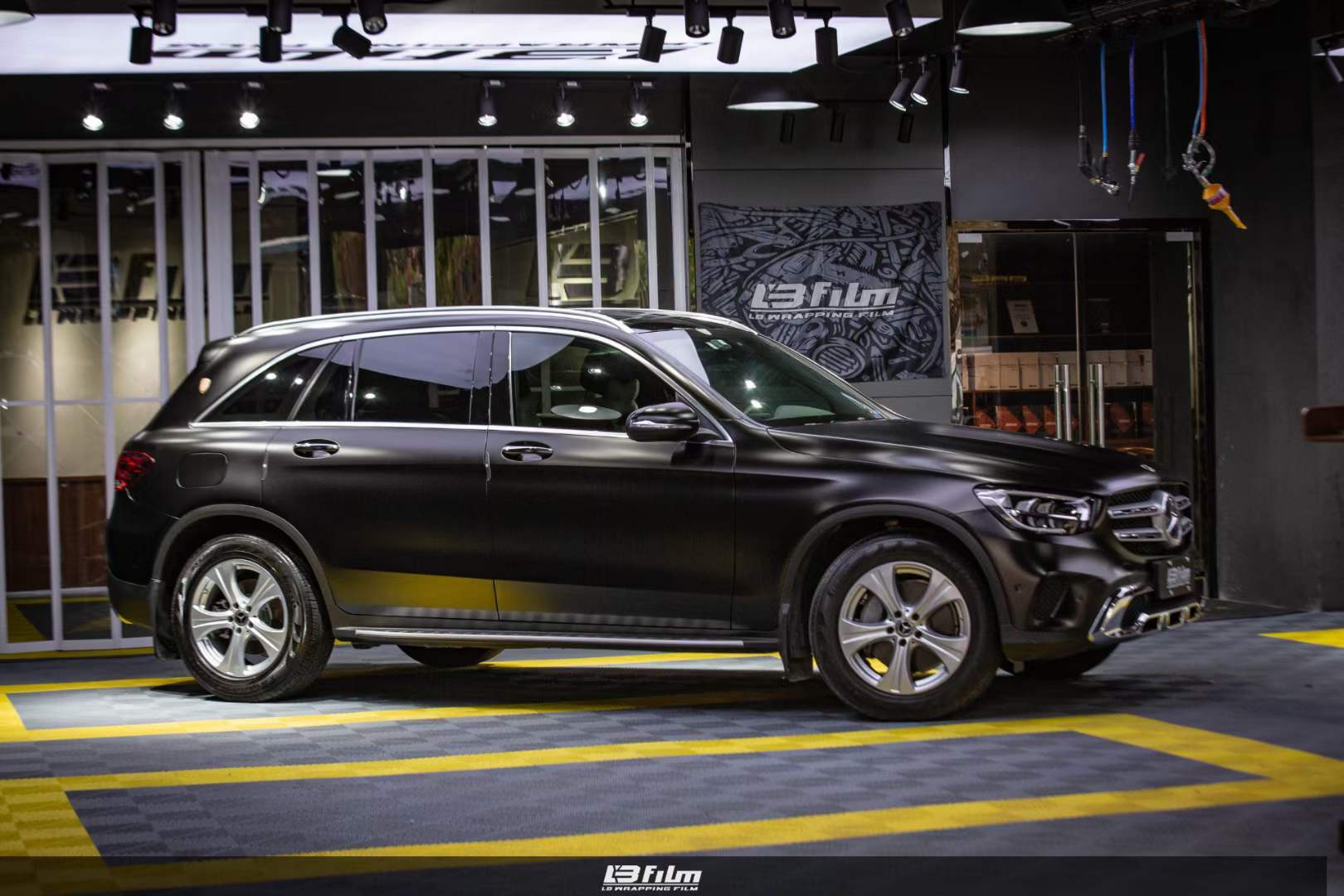 奔驰-GLC全车LBFILM改色膜电光金属黑_搜狐汽车_搜狐网