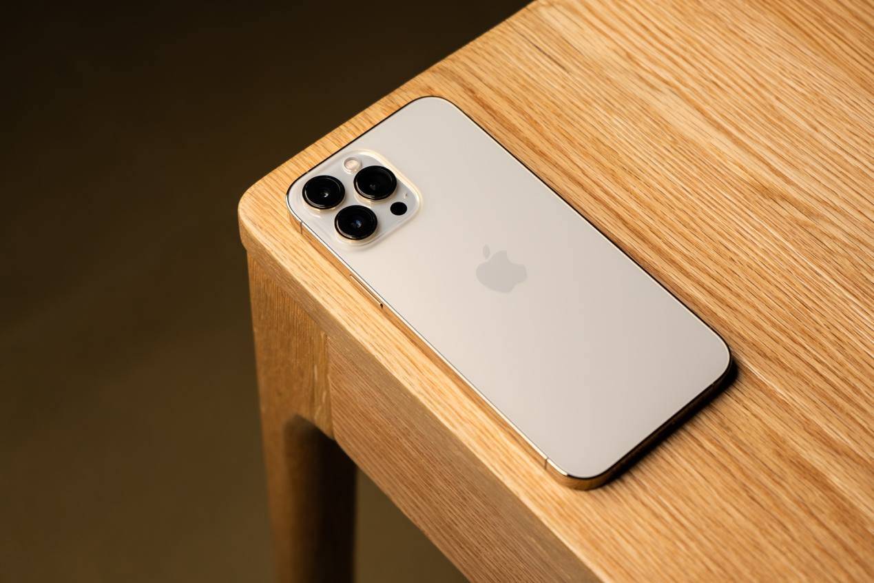 荣耀Magic3 至臻版对比iPhone 13 Pro Max，谁的照片细节更猛？_融合