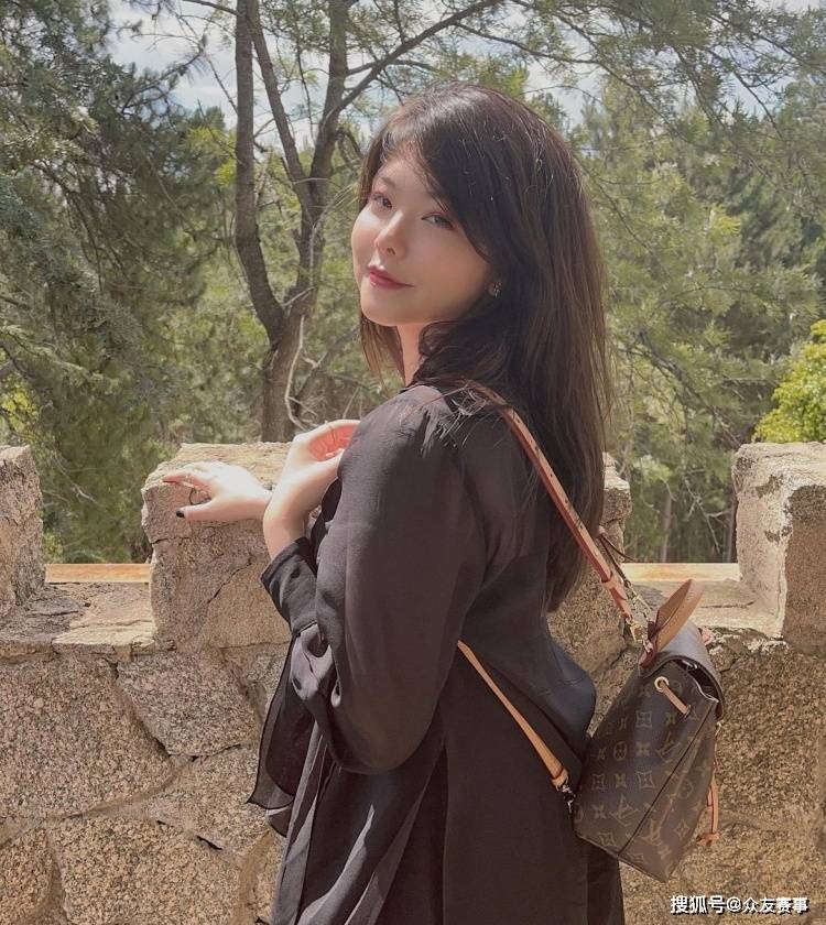 Mayumi更新INS动态晒照：御姐范儿_Ins