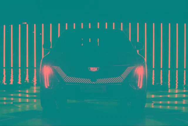 “开山之作”！|凯迪拉克首款纯电SUV：LYRIQ预售价43.97万元_搜狐汽车_搜狐网