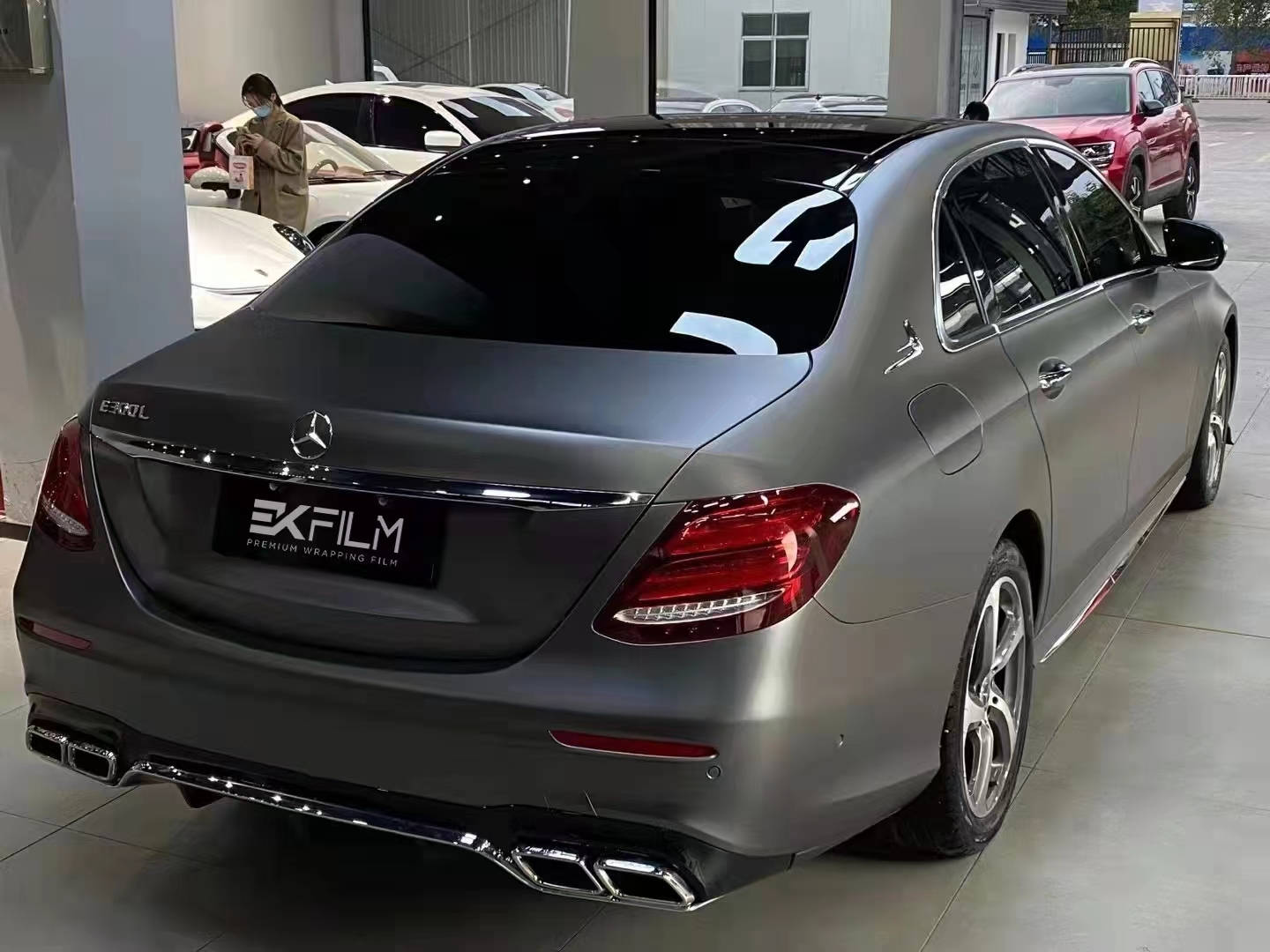 奔驰E300L汽车贴膜EKFILM改色膜AMG山灰_搜狐汽车_搜狐网