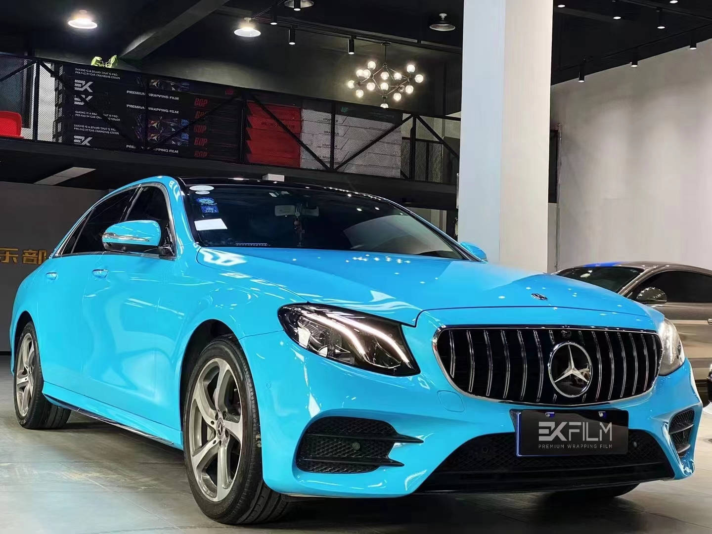 EKFILM改色膜：奔驰E300L改色高亮冰淇淋蓝_搜狐汽车_搜狐网