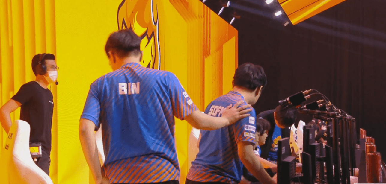 Bin离开SN不是意外！LPL纪录片曝光：和SofM意见不同无法说服彼此_Doinb_上野_上单