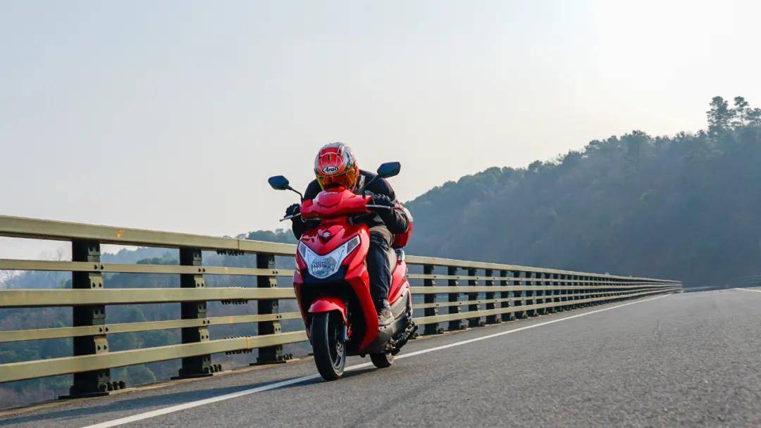 300元的差价，比UU125好在哪里？——轻骑铃木UE125测评_搜狐汽车_搜狐网