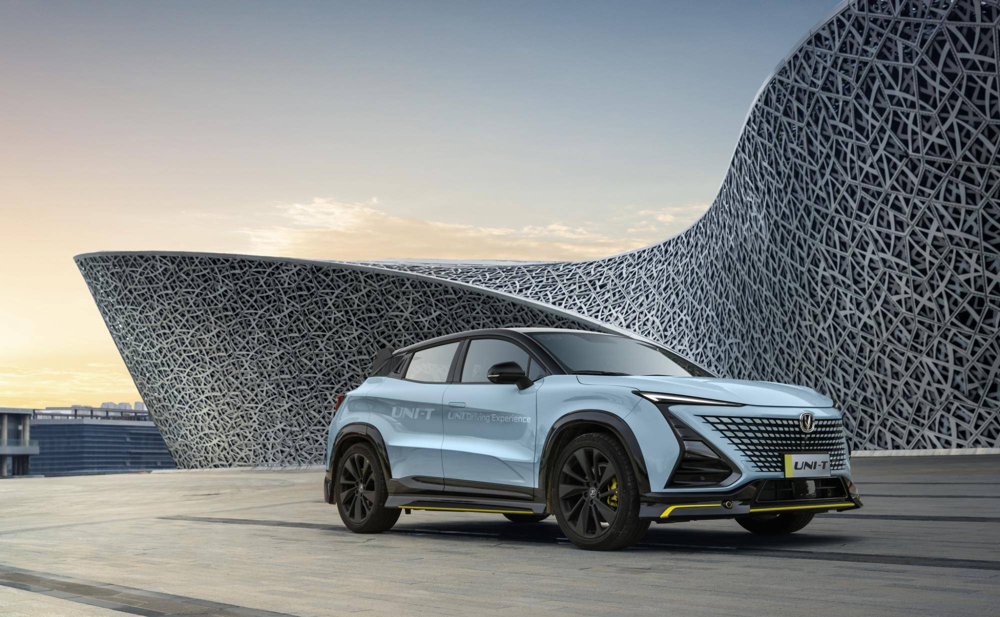 颜值高、动力强，长安2022款UNI-T 2.0T轻松俘获年轻人 | 乐惠车