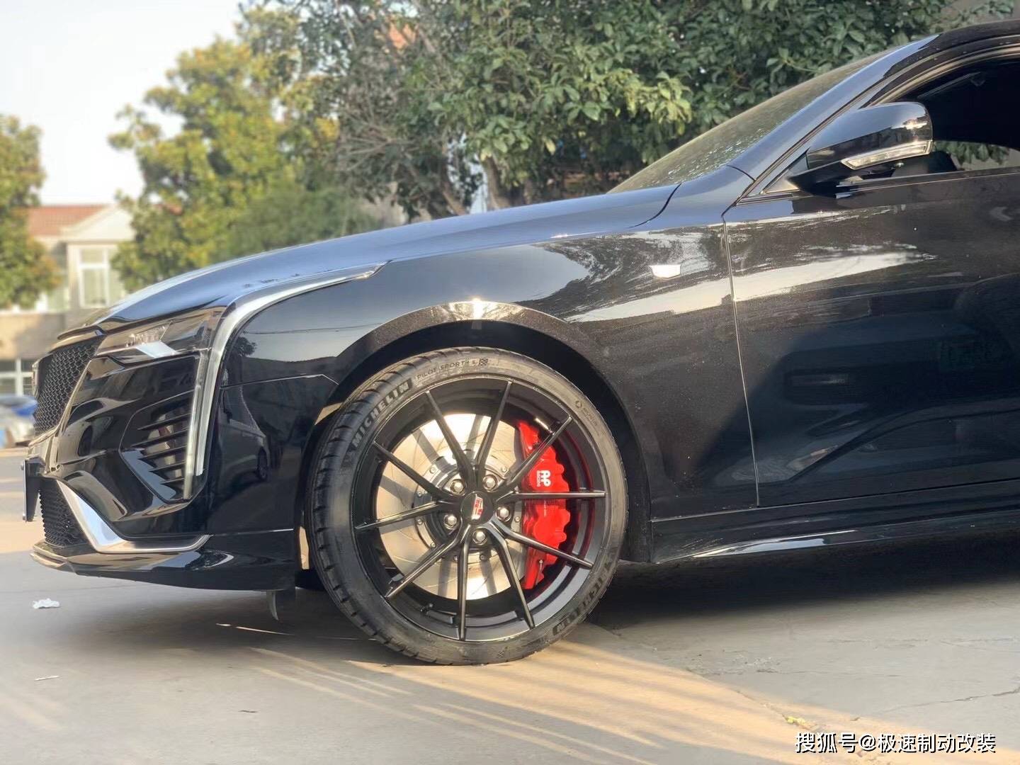 凯迪拉克CT4刹车改装Ap8520大六卡钳，制动性能棒棒哒。_搜狐汽车_搜狐网