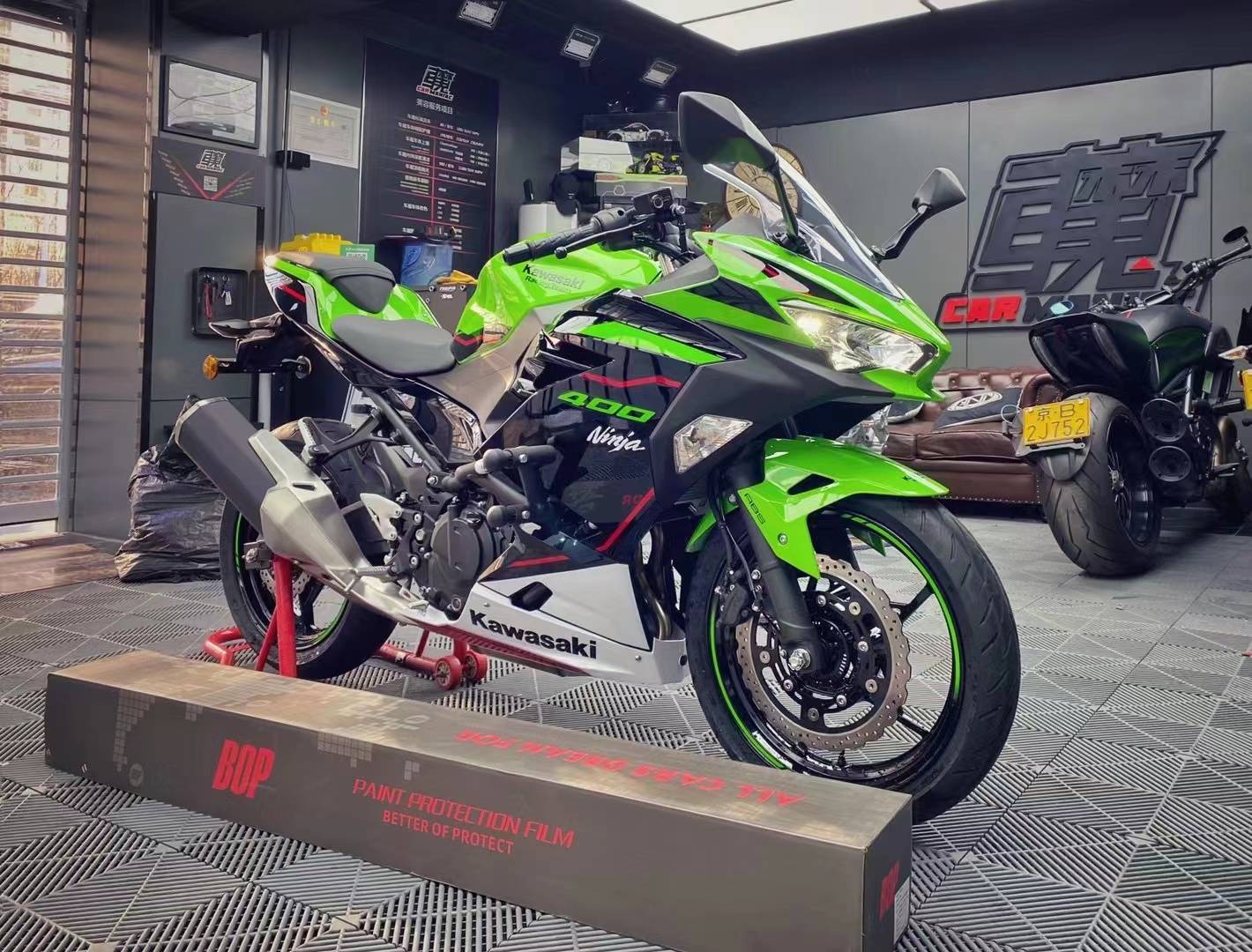 仿赛的不二之选，川崎Ninja 400带给你更棒的体验！_搜狐汽车_搜狐网