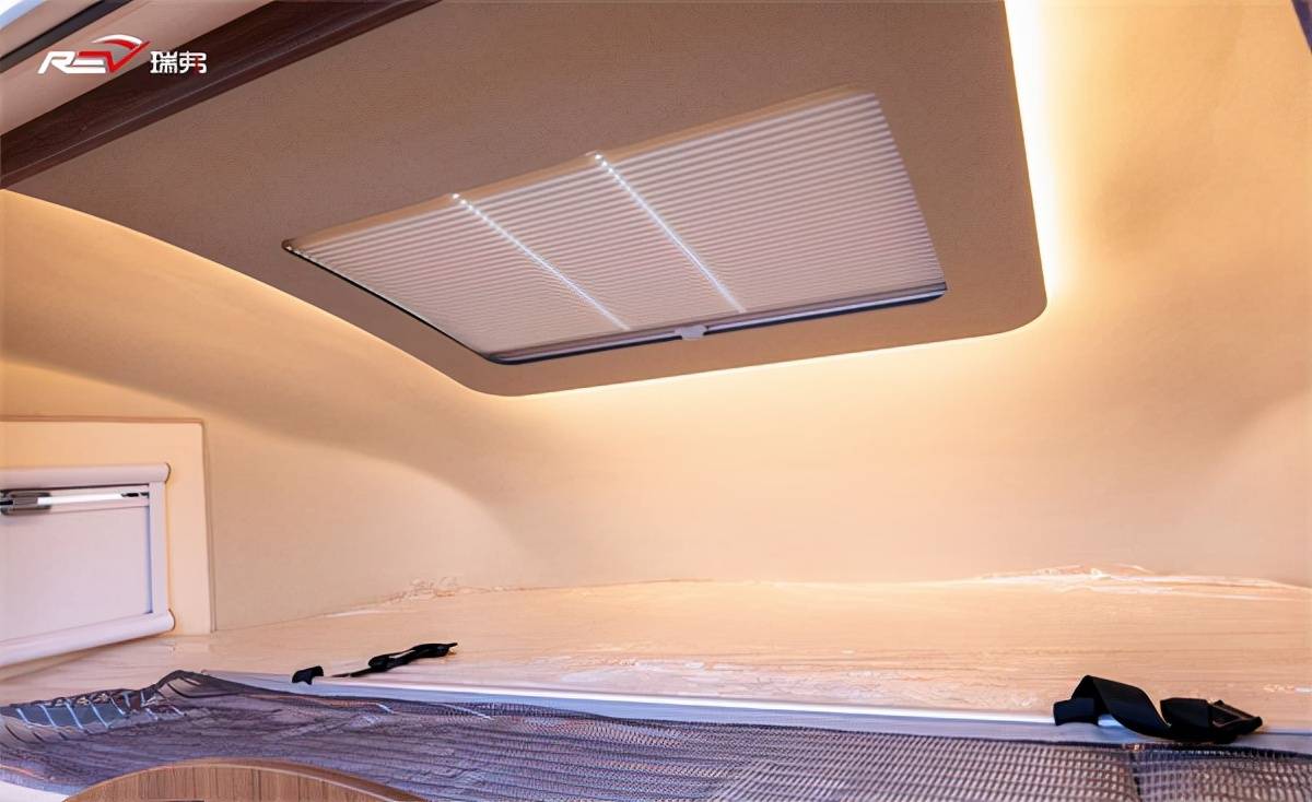 瑞弗全新V820依维柯双拓展房车6.5吨版，加强底盘更好承载力_搜狐汽车_搜狐网