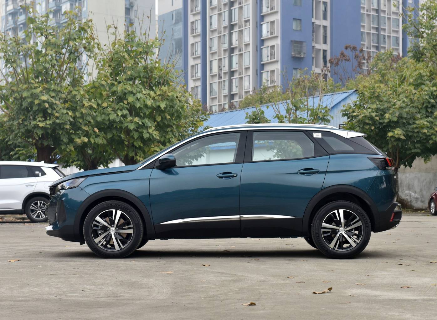 试驾标致4008创享版，1.8T+8AT，扭力梁后悬架，16.77万值不值？_搜狐汽车_搜狐网