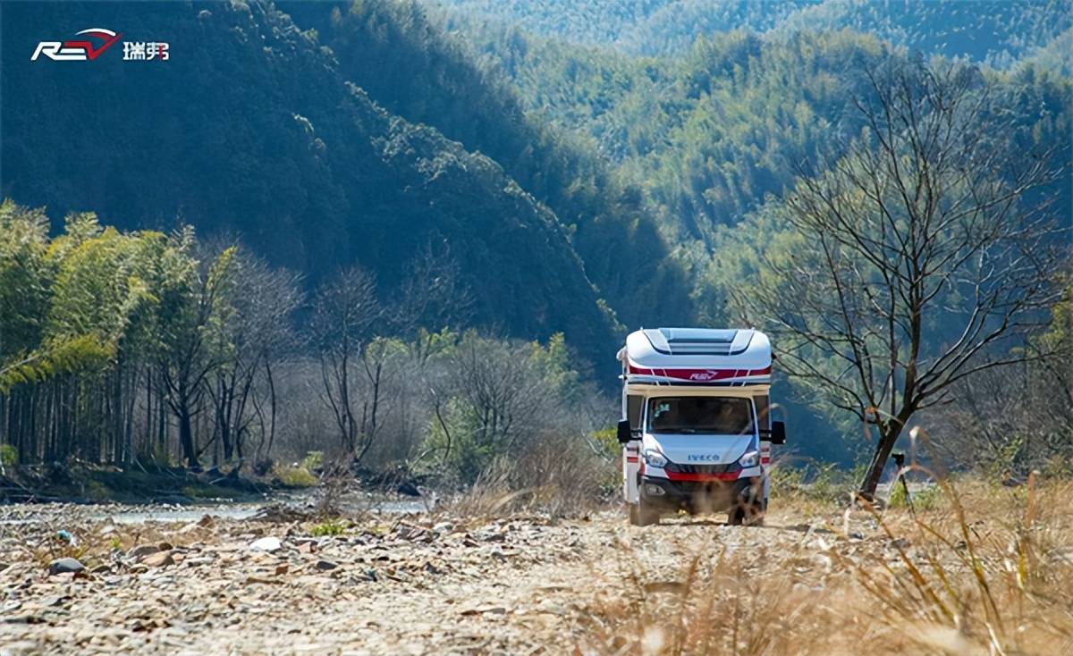 瑞弗V820双拓展房车再添新车型，依维柯6.5T底盘_搜狐汽车_搜狐网